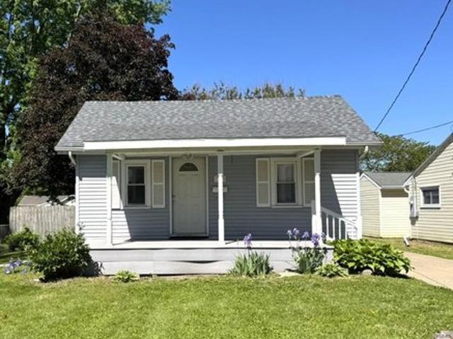 1384 Clark St, Galesburg, IL 61401