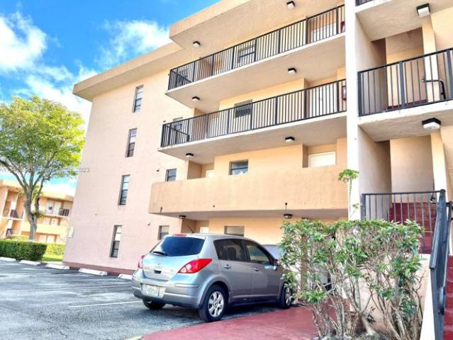 13850 62nd St SW #109, Miami, FL 33183