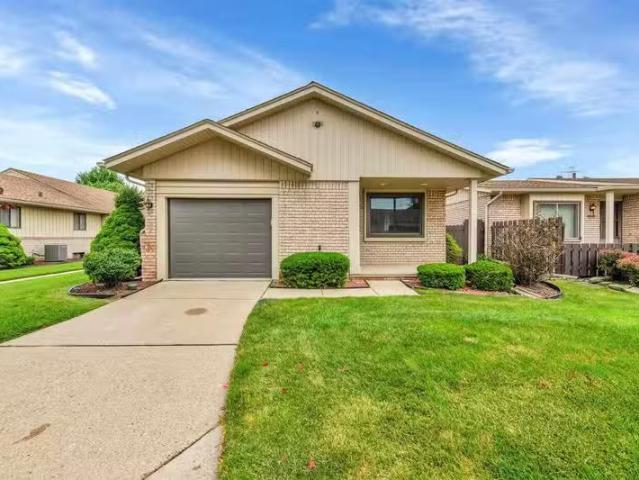 13851 Brockington, Warren, MI 48088 648749078