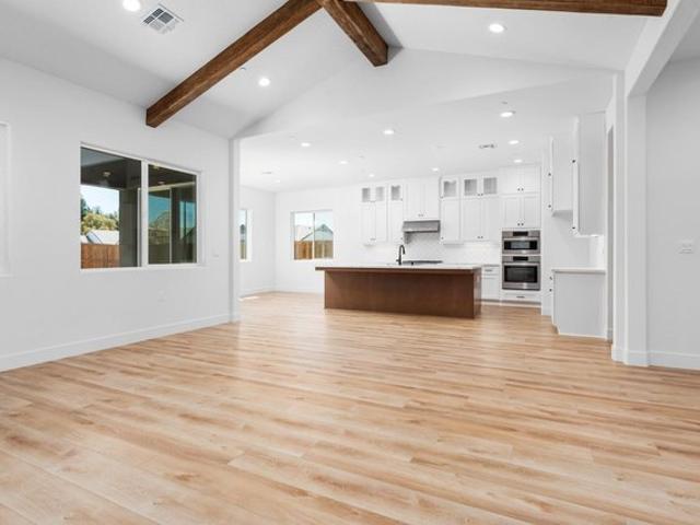1385 N Purdue Ave, Clovis, CA 93619