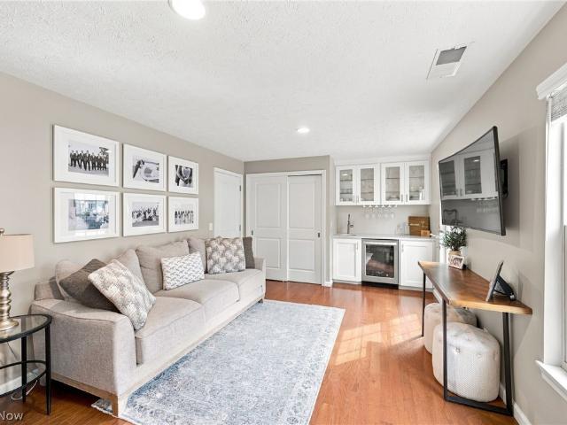 1385 Annette Court