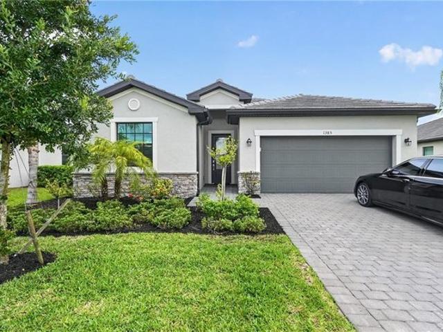 1385 Birdie Dr, Naples, FL 34120