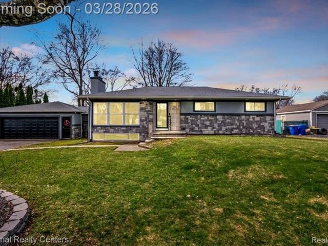 1385 Hira St, Waterford Township, MI 48328