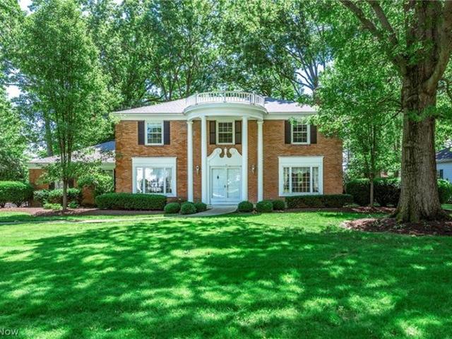 1385 Queen Annes Gate, Westlake, OH 44145