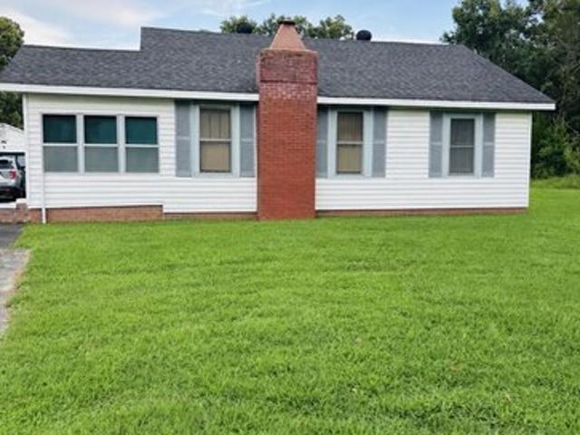 1385 W Currahee St, Toccoa, GA 30577