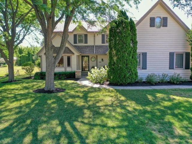 13865 W Linfield Dr, New Berlin, WI 53151