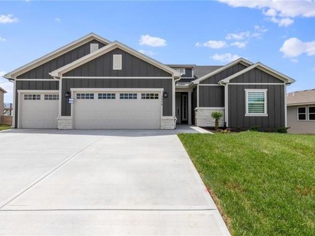 1386 N 163rd Ct, Basehor, KS 66007