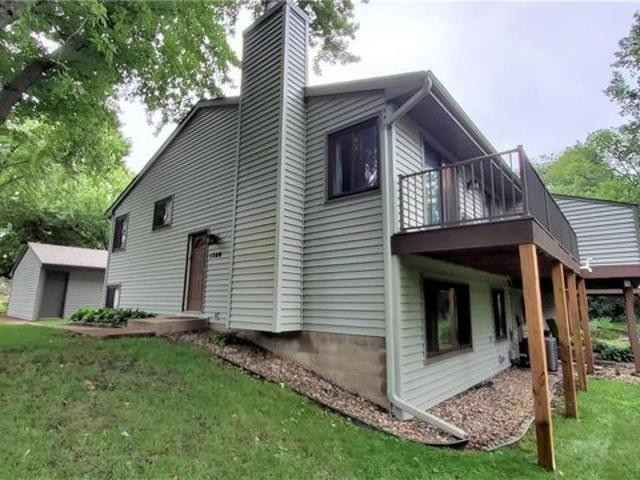 1386 Arden View Dr, Arden Hills, MN 55112