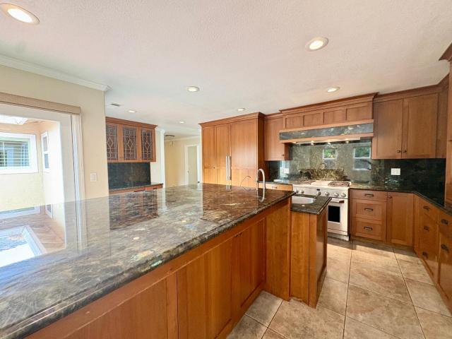 1386 Flora Avenue