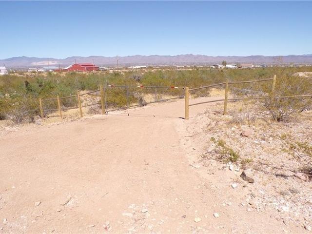 1386 S Don Luis Rd, Golden Valley, AZ 86413
