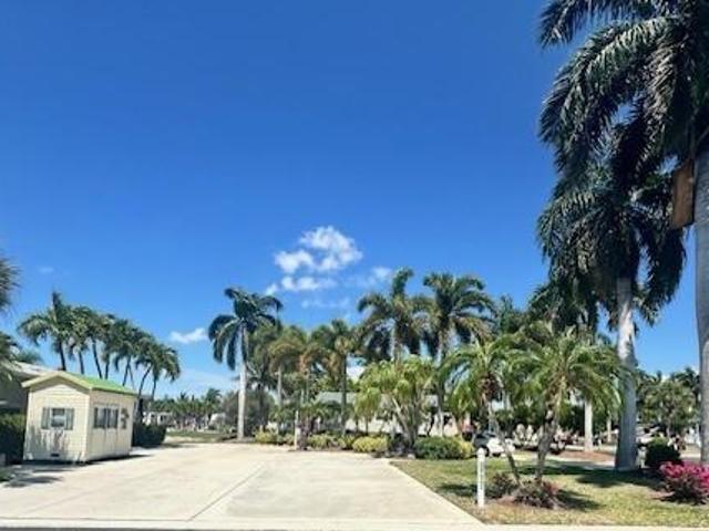 1386 Silver Lakes Blvd, Naples, FL 34114 | MLS #226012