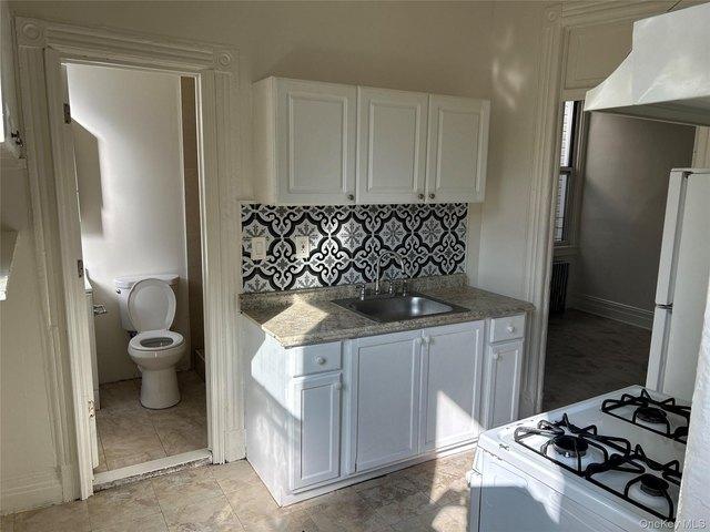 1387 Bristow St, Bronx, NY 10459