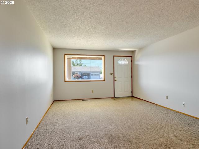 1387 hampton way