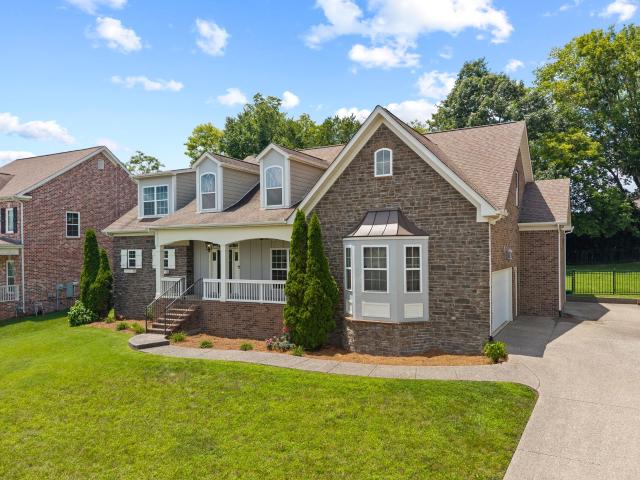 1387 Round Hill Ln