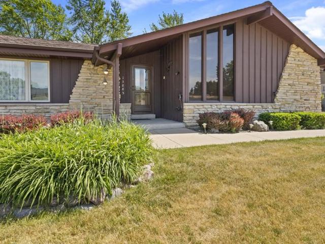 13885 W Crawford Dr, New Berlin, WI 53151