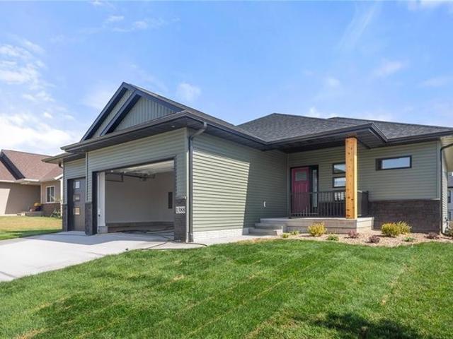 1388 Cardinal Dr, Fairfax, IA 52228