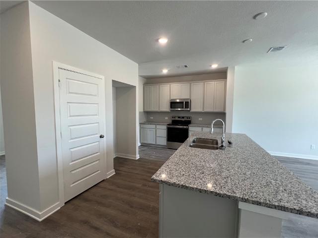 1388 Kingsgate Drive