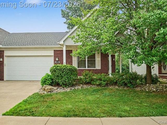 1388 Luxington Dr, Lapeer, MI 48446