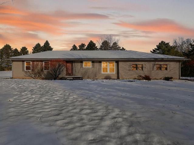 13890 Sharon Valley Rd, Grass Lake, MI 49240