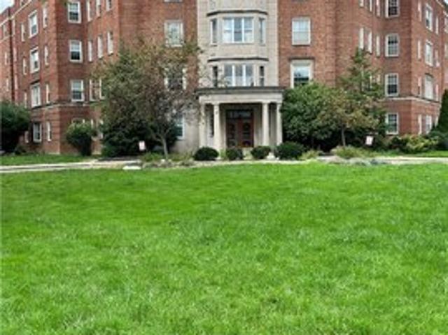 13800 Fairhill Rd Apt 318, Shaker Heights, OH 44120