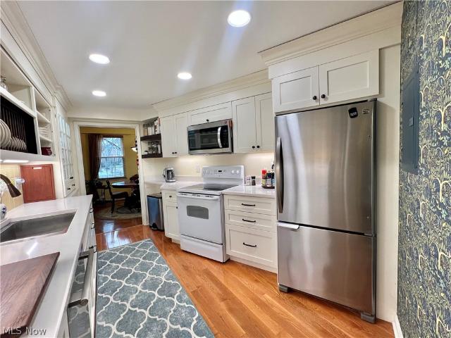13800 Fairhill Road 105