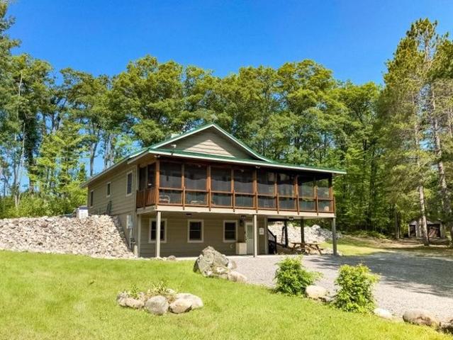 13800 Kissau Rd, Hubbard Lake, MI 49747