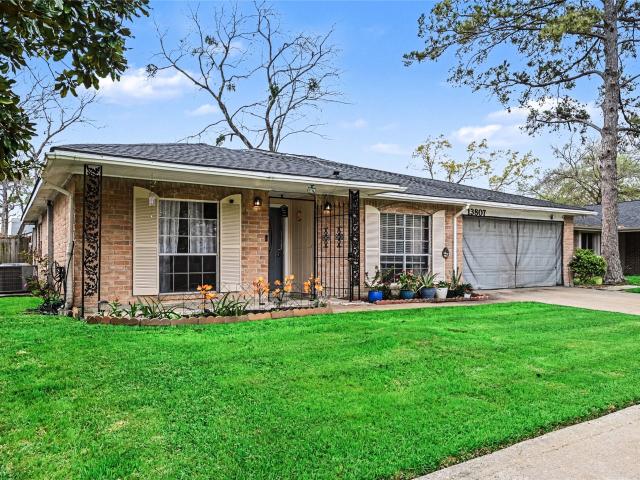 13807 Templar Ln, Sugar Land, TX 77498 | MLS #41085 | Compass