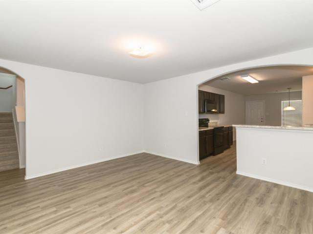 13804 Winding Path