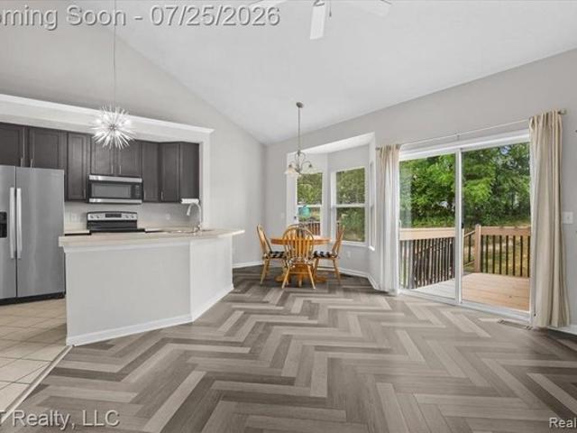 13809 Mead Creek Rd, Bath, MI 48808