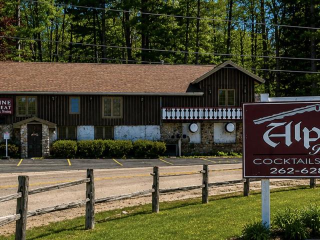 1380 Friess Lake Rd