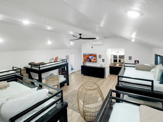 1380 S Windsor Pkwy, Hurricane, UT 84737