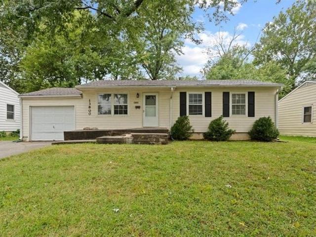 1380 th St, Grandview, MO 64030