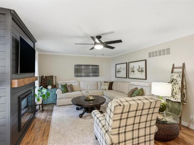 1380 W Prairie Court