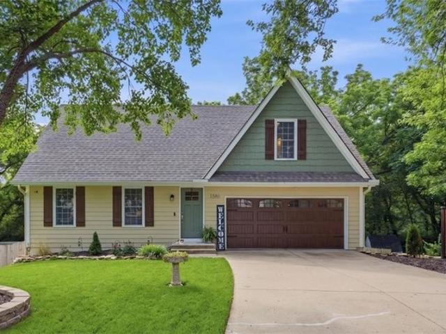 1380 W Prairie Ct, Olathe, KS 66061