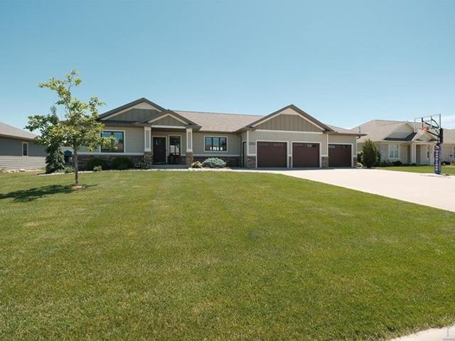 1380 8th Ave SE, Sioux Center, IA 51250