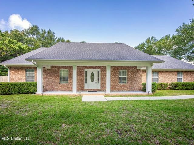 13813 Puerto Dr, Ocean Springs, MS 39564