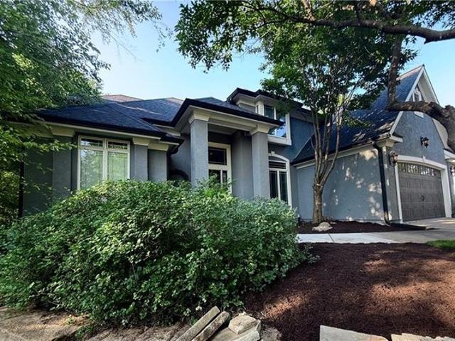 13810 Grove Ave, Bonner Springs, KS 66012