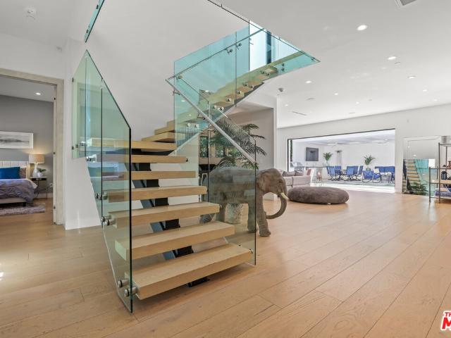 13812 Cumpston St, Sherman Oaks, CA 91401 | MLS #25631 | Compass