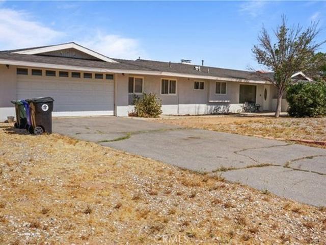 13814 Kiowa Rd, Apple Valley, CA 92307