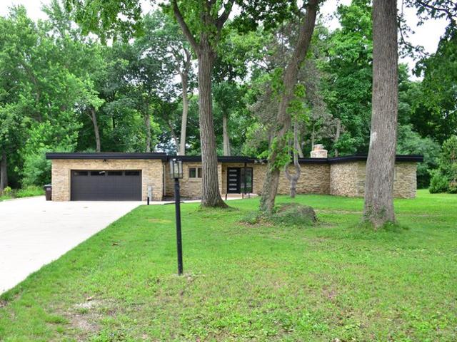 13815 W Robin Trl, New Berlin, WI 53151