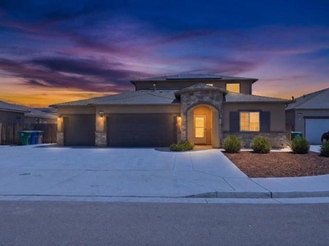 1381 Riverbank Dr, Madera, CA 93637