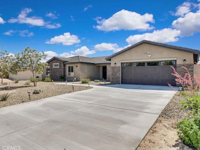 13823 Wawona Rd, Apple Valley, CA 92307