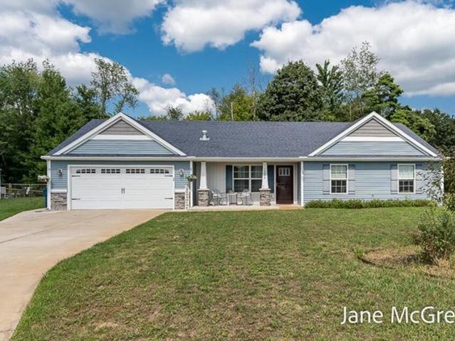 13820 E Harmony Ct NE, Sparta, MI 49345