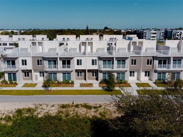 13822 SW 262nd St, Homestead, FL 33032