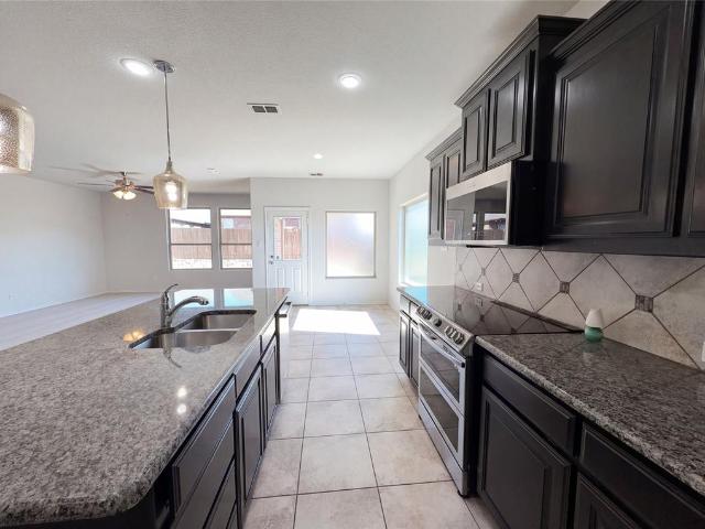 13824 Langston Lake Dr, Fort Worth, TX 76262 | MLS #21190