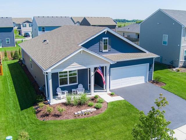 1382 Aspen Ln, Pingree Grove, IL 60140