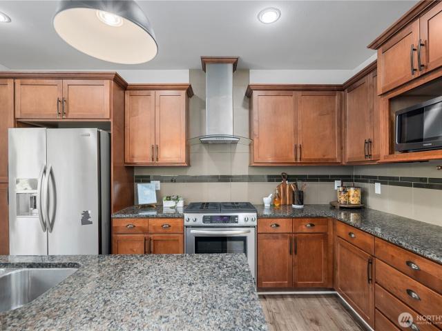 1382 Chelssea Walk NE