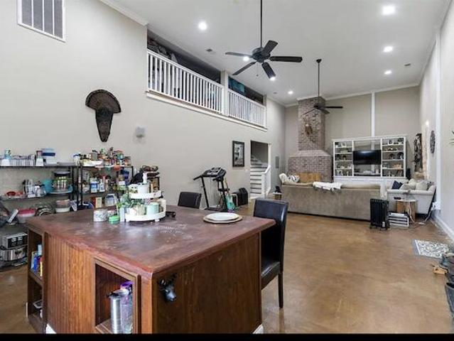 1382 Dupre Road