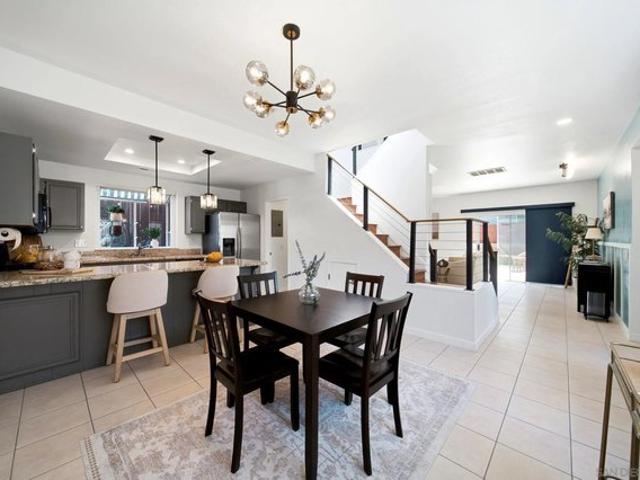 1382 Palomar Pl, Vista, CA 92084