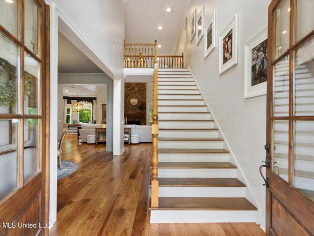 13833 Valley Oaks Drive